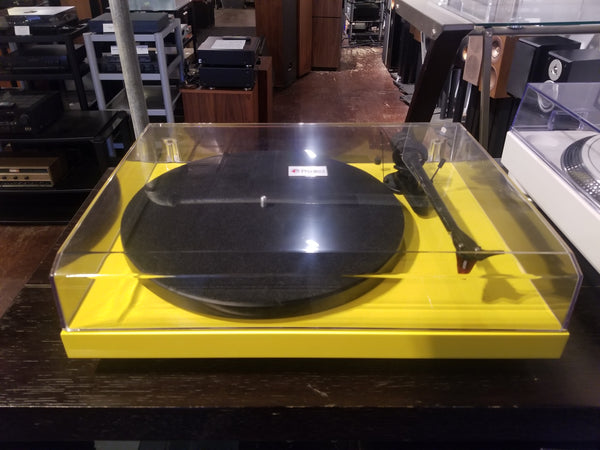 Pro-Ject Debut Carbon DC Yellow Turntable w/ Box & Manual – decibelaudio